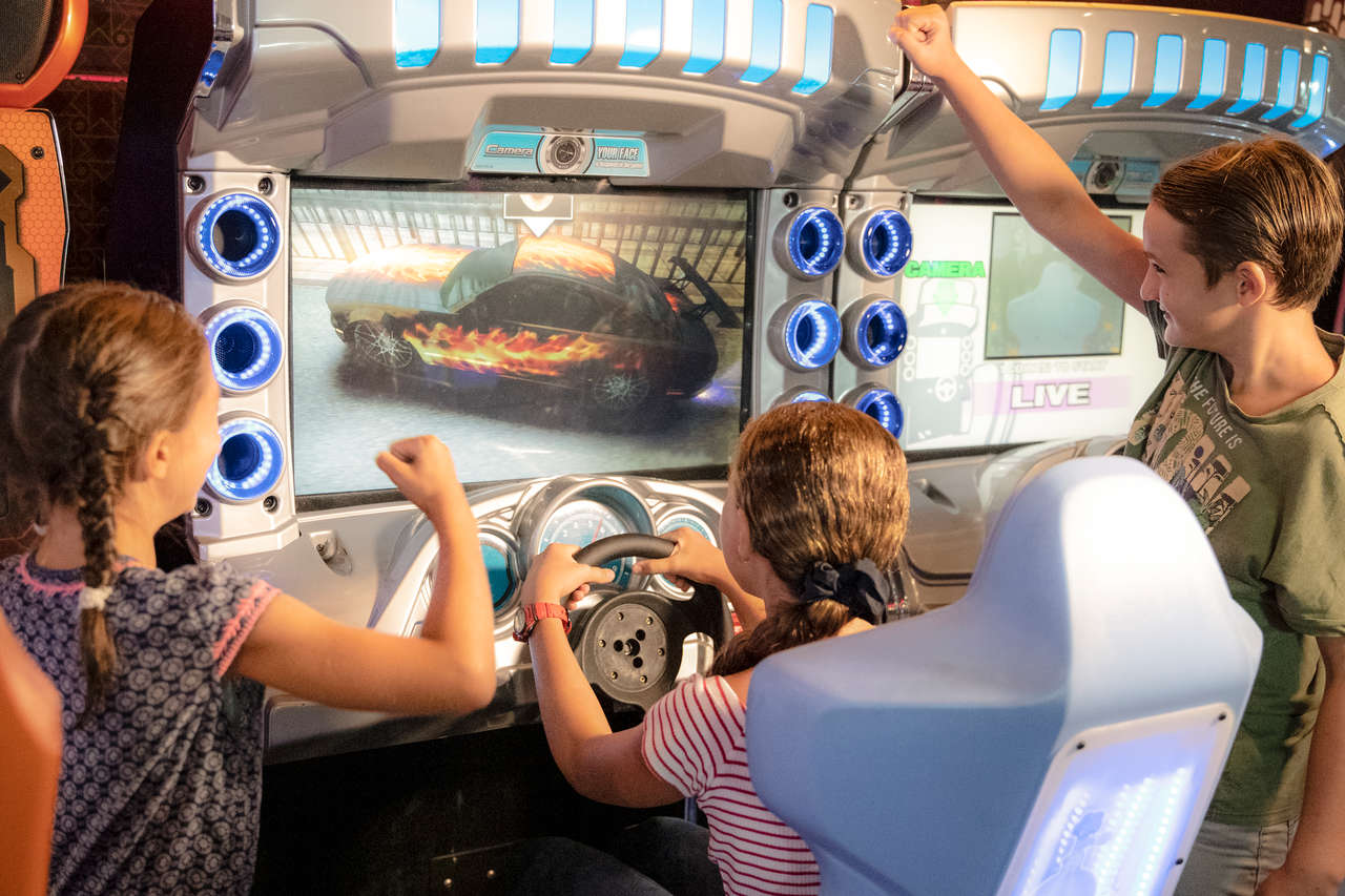 Cruise fun: games and shows | Costa Cruises