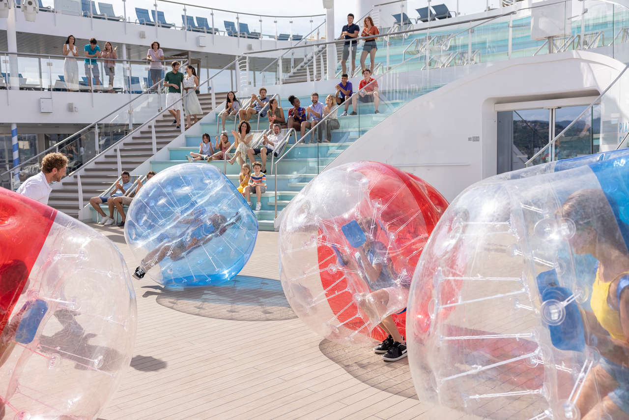 Cruise fun: games and shows | Costa Cruises