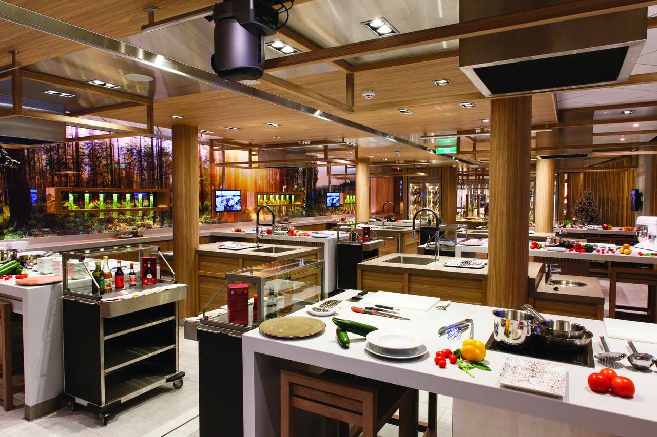 Costa Toscana: routes, photos, cabins and decks | Costa Cruises