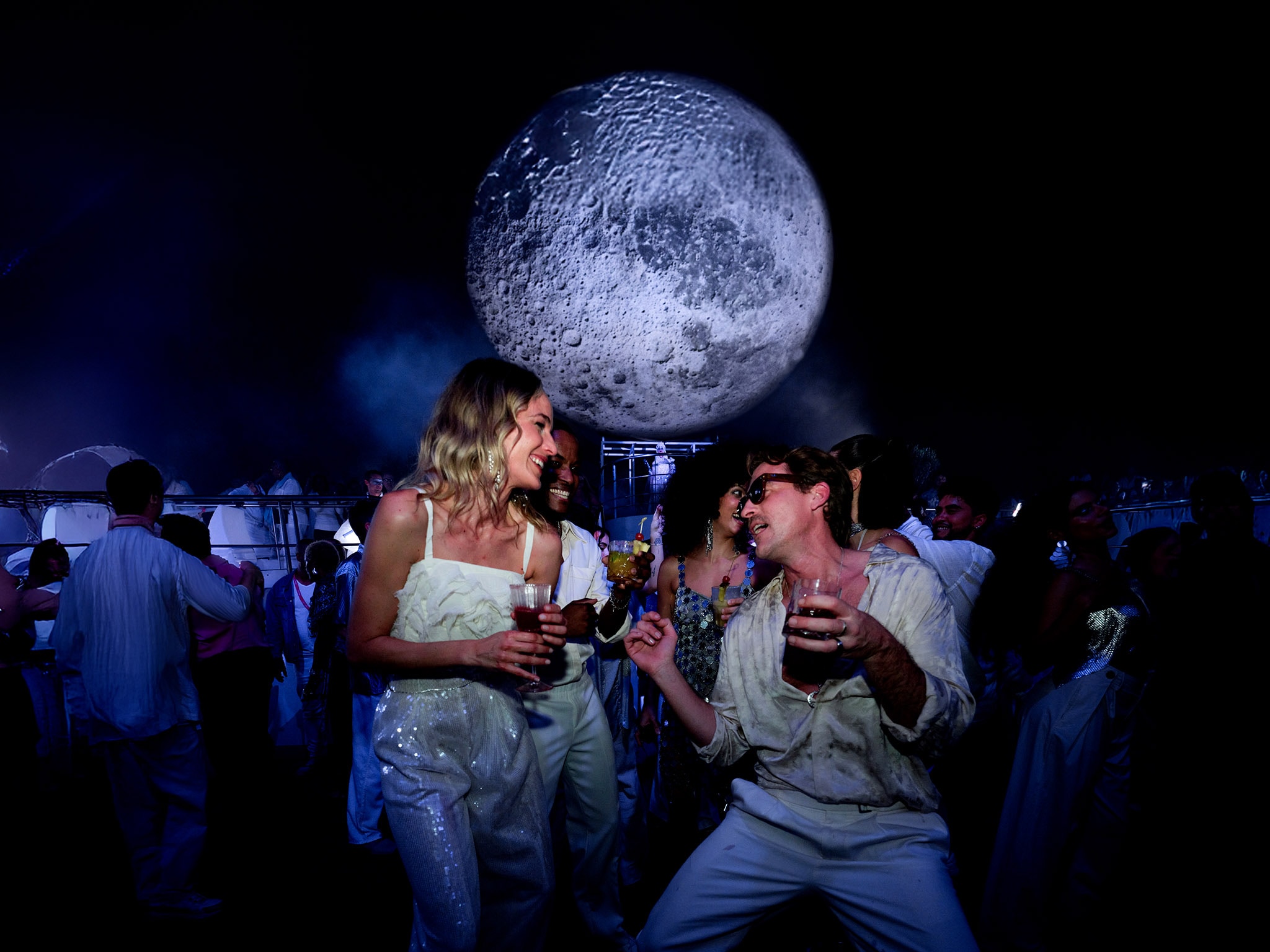 Guadalupa Bay : White moon party | Costa Cruises