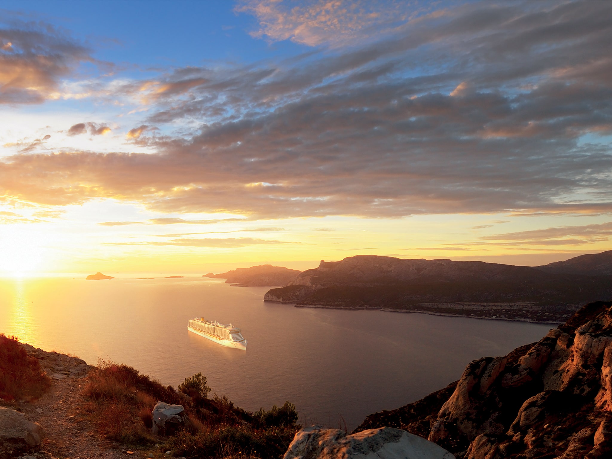 Calanques national park bay : "Symphony at dawn" | Costa Cruises