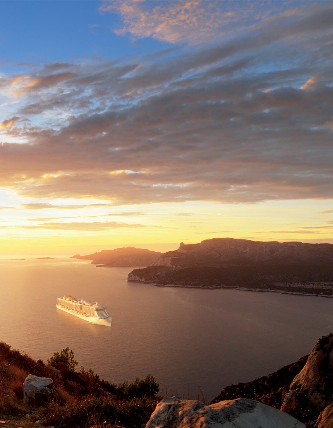 Calanques national park bay : "Symphony at dawn" | Costa Cruises